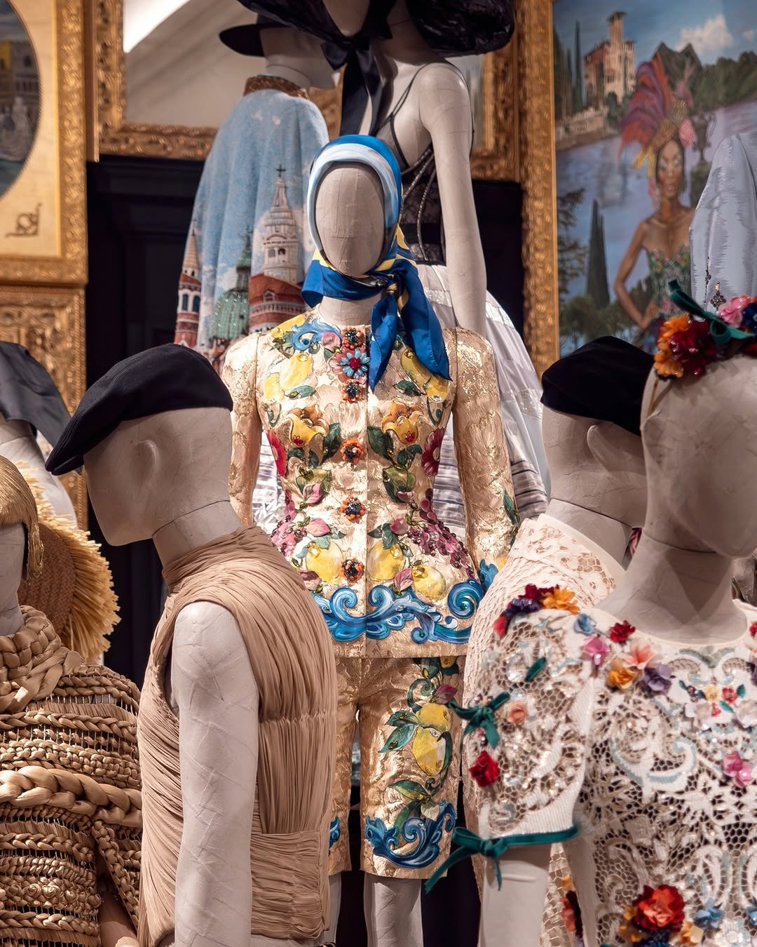 Du Cœur à La Main-DOLCE & GABBANA’S STUNNING PARIS RETROSPECTIVE ...